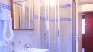 Quarto Duplo Superior, vista para a montanha | Casa de banho