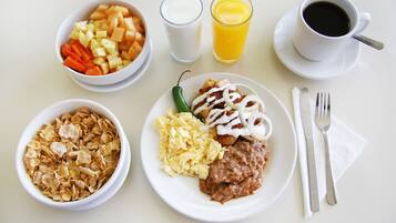Café da manhã com buffet grátis todos os dias