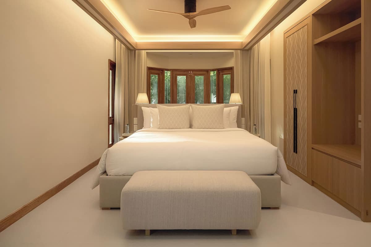 Roupa de alta qualidade, camas de colchão viscoelástico, minibar