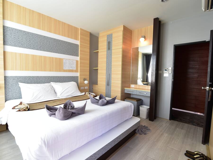 Quarto Superior, 1 cama de casal | Cofre no quarto, cortinas/cortinados opacos, Wi-fi grátis