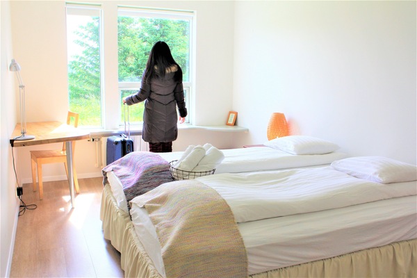 Quarto Twin, não fumadores, casa de banho privativa | Secretária, cortinas/cortinados opacos, Wi-fi grátis