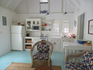 Casa de campo, 2 quartos, sacada, vista para o jardim (Spice) | Cozinha americana privada | Geladeira grande, micro-ondas, cooktop, lava-louças