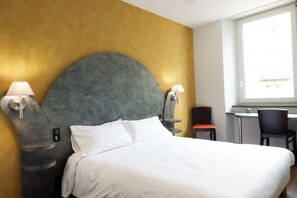 Quarto Duplo Superior | Secretária, Wi-fi grátis, roupa de cama fornecida 