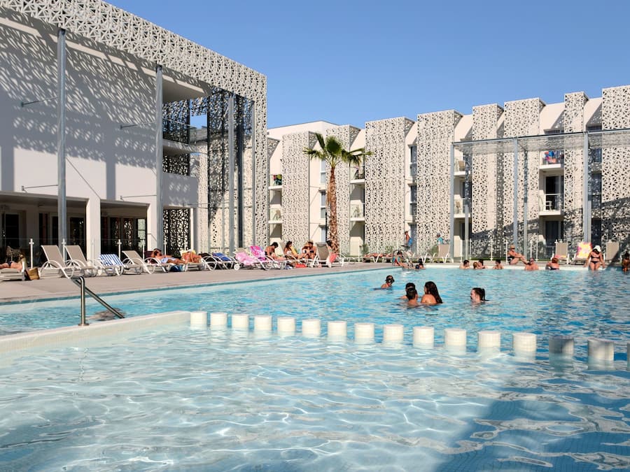 Piscina exterior sazonal