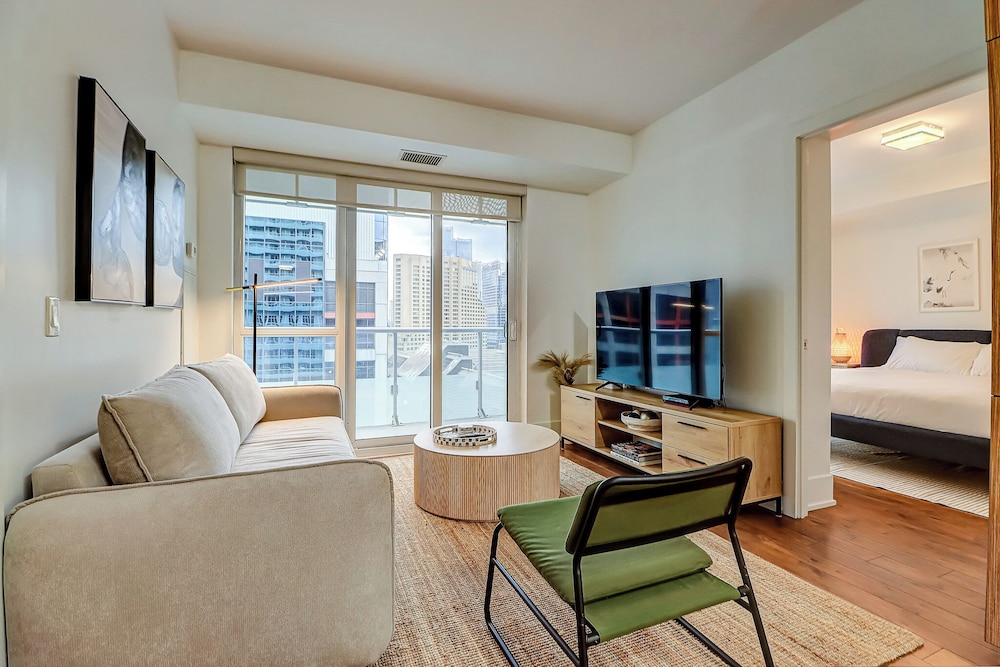 Skyline Suites - Next To Mtcc, Acc & Cn Tower - Toronto