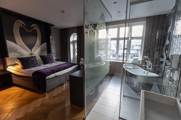Suite Júnior, varanda | Cofre no quarto, com decoração personalizada