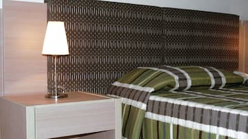 Quarto Duplo Standard, 1 cama de casal | Sala de estar | TV de ecrã plano