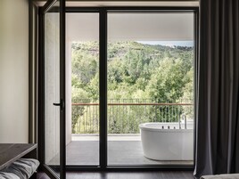 Apartamento Premium, 2 quartos | Minibar, cofre no quarto, secretária, quartos insonorizados 