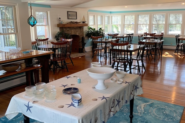 Pequeno-almoço completo diário incluído