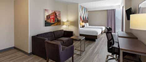 Camas com colchões pillow-top, cofres nos quartos, escrivaninha