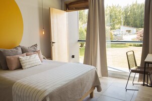 Quarto Duplo Superior | Roupa de alta qualidade, edredões de penas, camas de colchão pillowtop