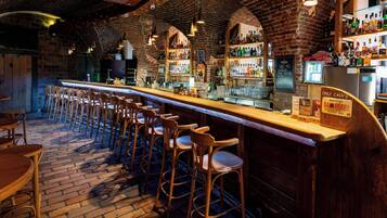 2 restaurantes, café da manhã, culinária regional