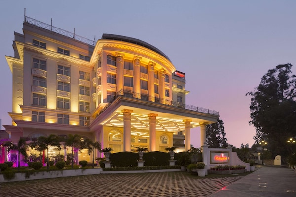 Ramada Plaza By Wyndham Chandigarh Zirakpur - Zirakpur