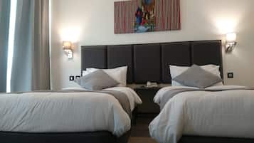 Quarto casal ou duplo superior, vista para a cidade | 1 quarto, frigobar, cofres nos quartos, escrivaninha