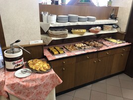 Café da manhã com buffet todos os dias (EUR 10 por pessoa) 