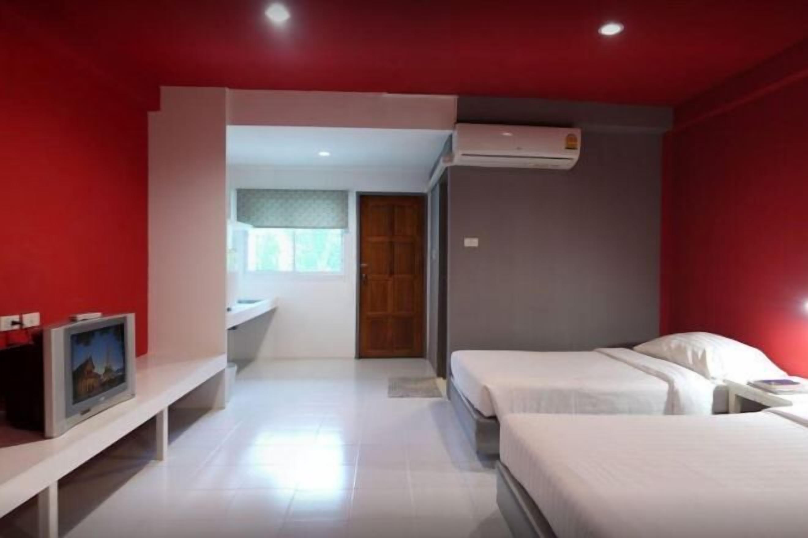 Escrivaninha, acesso grátis à internet com fio, roupa de cama