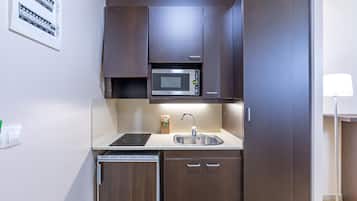Estúdio Executivo (Double ) | Cozinha privada | Um frigorífico, um micro-ondas, uma placa de cozinha