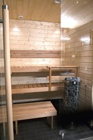 Chuveiro, secador de cabelo, bidê, toalhas de banho