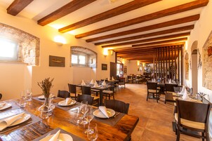 Café da manhã feito na hora grátis todos os dias