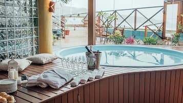 Sala(s) para tratamentos a casais, banheira de hidromassagem
