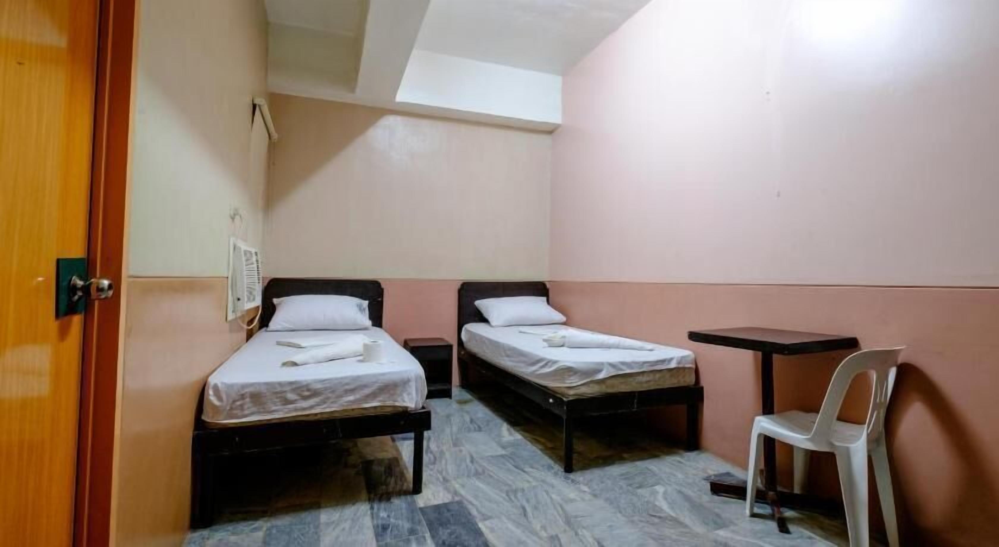 Escrivaninha, Wi-Fi de cortesia, roupa de cama