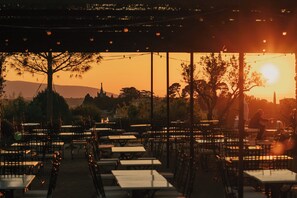 2 restaurantes, café da manhã, culinária mediterrânea
