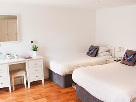 Quarto Triplo, casa de banho anexa
