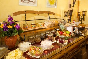 Café da manhã self-service grátis todos os dias