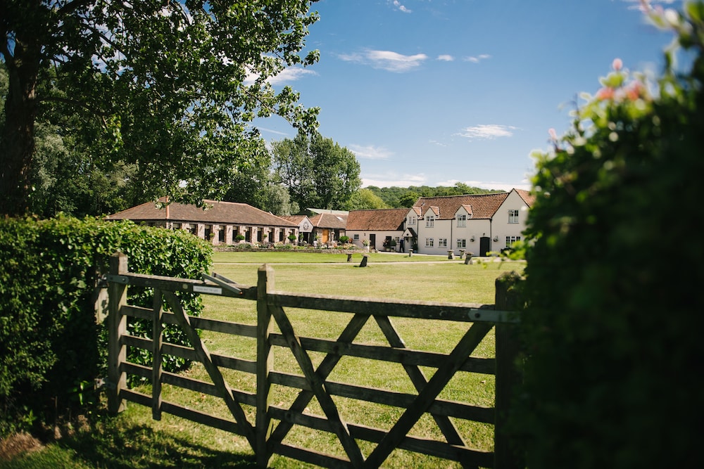 Aldwick Estate - Bristol Airport (BRS)