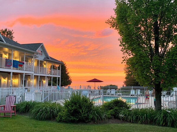 Bay Breeze Resort - Door County, WI