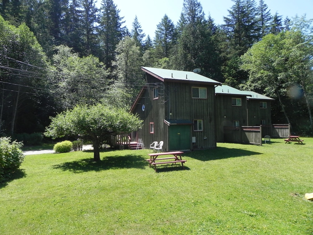 Forest Echoes Cabins - Cultus Lake