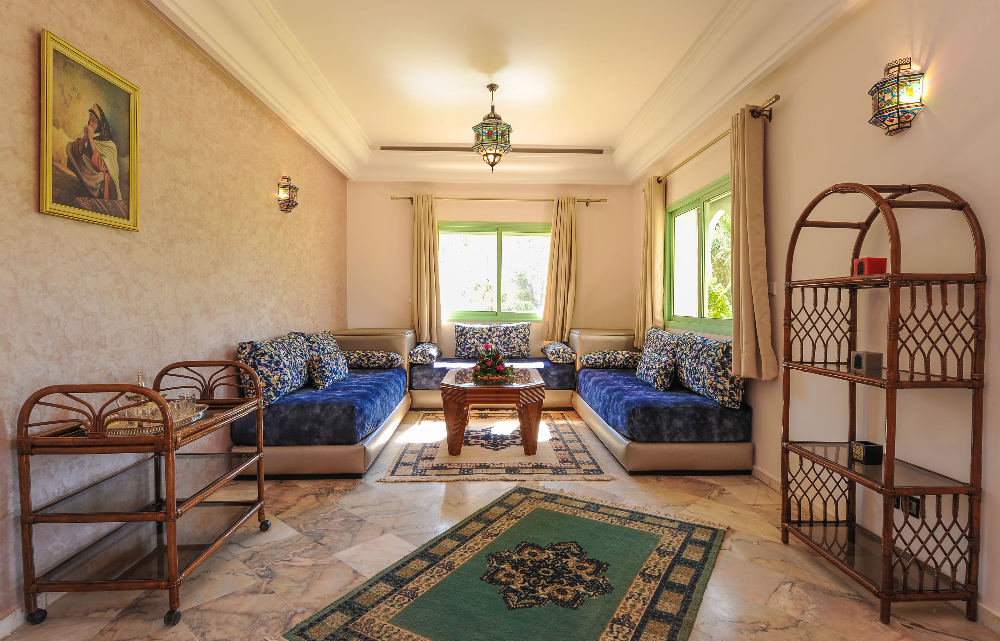 Apartamento Superior | Sala de estar | Televisor de ecrã plano de 55 polegadas com canais via satélite 