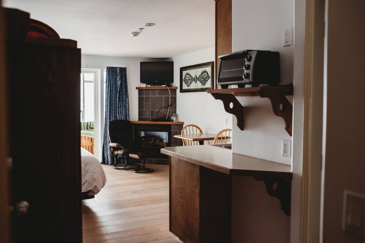 Quarto panorâmico, sacada, de frente para a praia | Escrivaninha, Wi-Fi de cortesia, roupa de cama