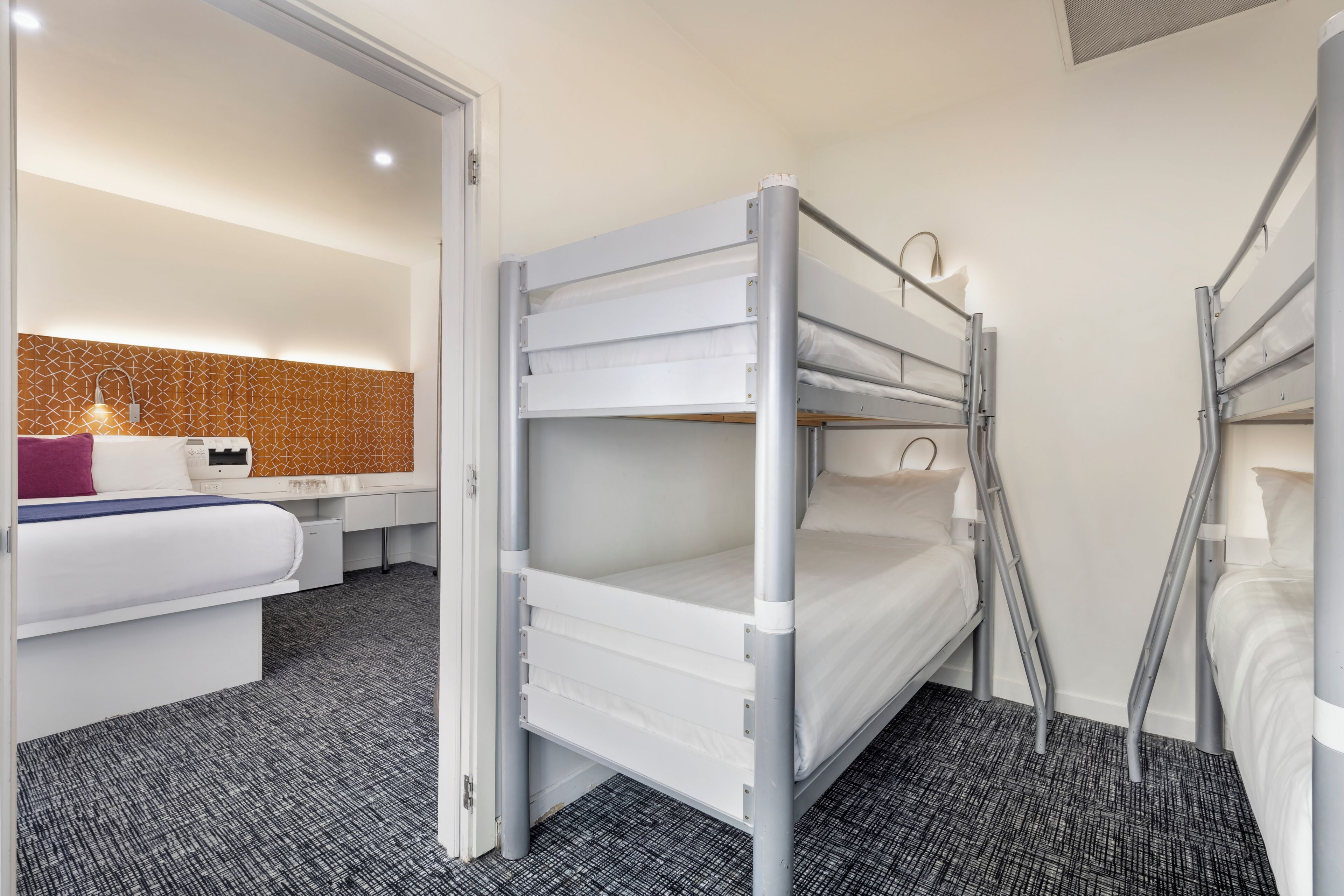 Quarto Familiar, várias camas (City Urban) | Roupa de alta qualidade, camas de colchão pillowtop, Wi-fi grátis 