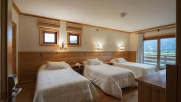 Quarto triplo família | 1 quarto, roupa de cama
