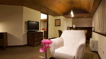 Senior Suite | 1 quarto, minibar, cofre no quarto, com decoração personalizada