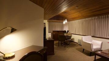 Senior Suite | 1 quarto, minibar, cofre no quarto, com decoração personalizada