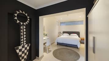 Suite (THEBLOEM SUITE TWO: DELUXE KING BED ) | Roupa de alta qualidade, minibar com produtos grátis