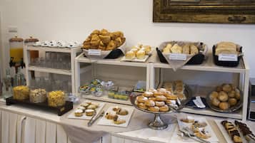 Café da manhã com buffet grátis todos os dias