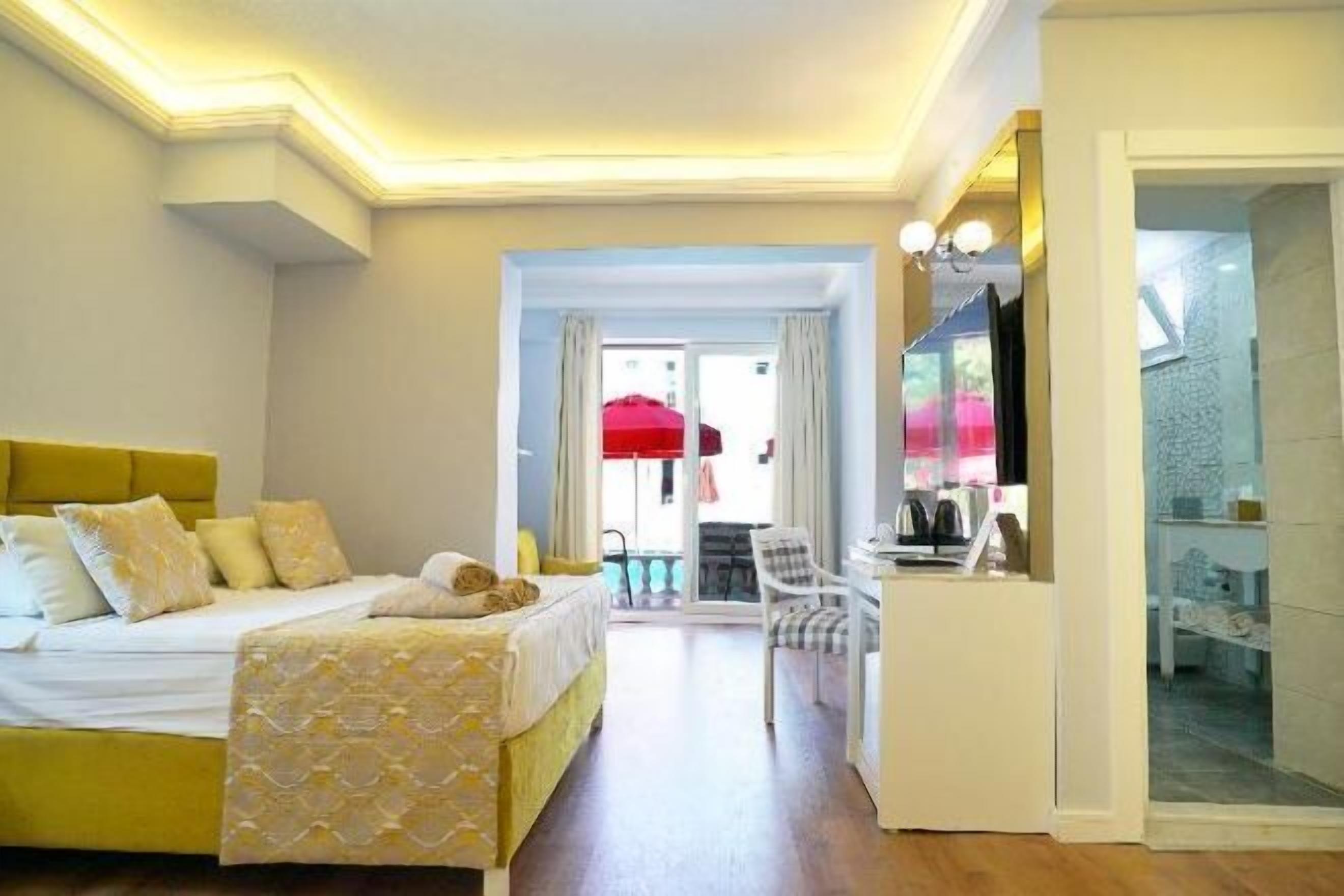 Edredões de penas, minibar grátis, cofre no quarto, secretária 