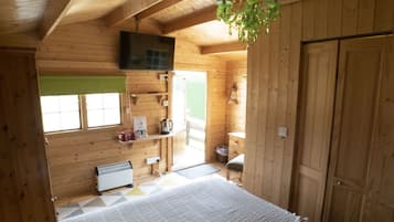 Chalé Standard, 1 quarto, casa de banho anexa, vista para o jardim | Com decoração personalizada, com mobília individualizada