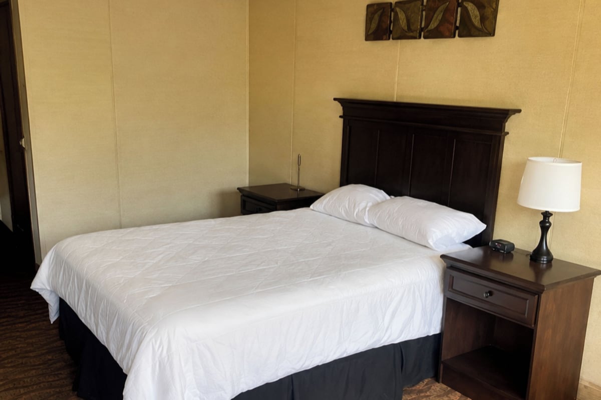 Quarto, 1 cama queen-size, não fumadores, aceitam-se animais de estimação | Roupa de alta qualidade, secretária, cortinas/cortinados opacos 