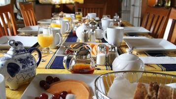 Café da manhã continental grátis todos os dias