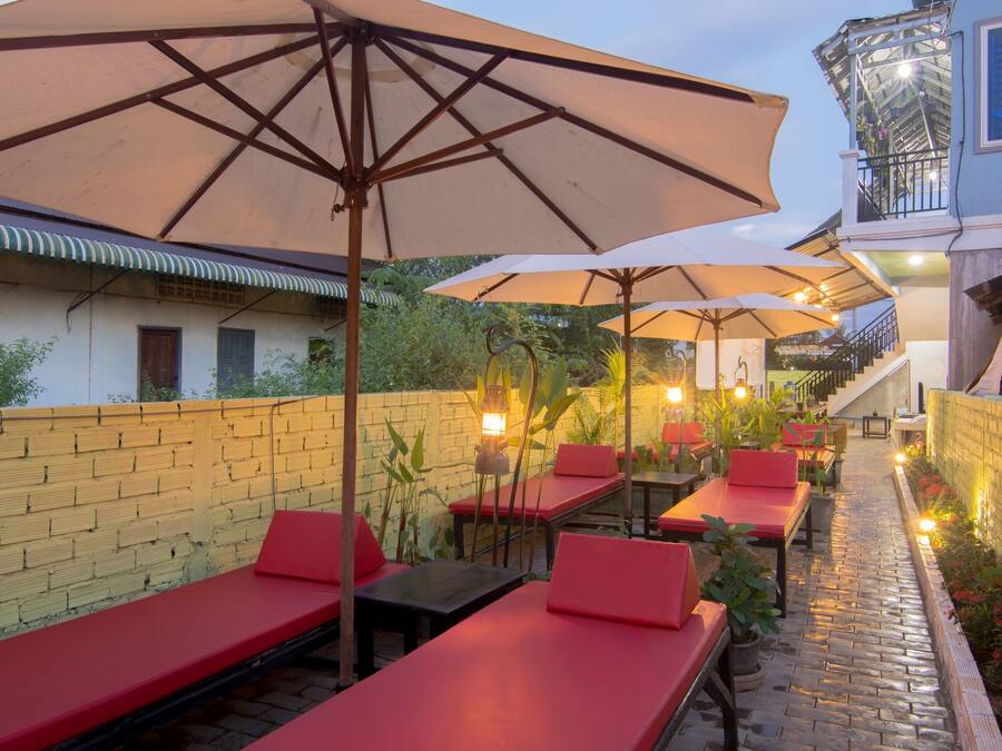 Fachada da propriedade à noite