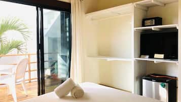 Quarto casal luxo, terraço | Lençóis italianos Frette, edredons de pluma, frigobar