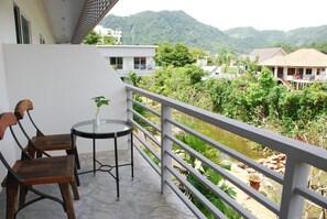 Quarto Duplo ou Twin Deluxe, 1 quarto | Minibar, cofre no quarto, secretária, Wi-fi grátis 