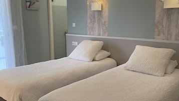 Quarto Twin Clássico | 1 quarto, secretária, Wi-fi grátis, roupa de cama fornecida