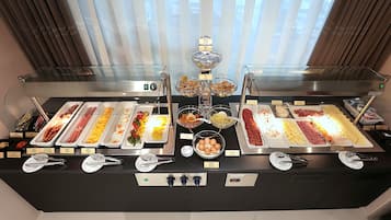 Pequenos-almoços, almoços e jantares servidos