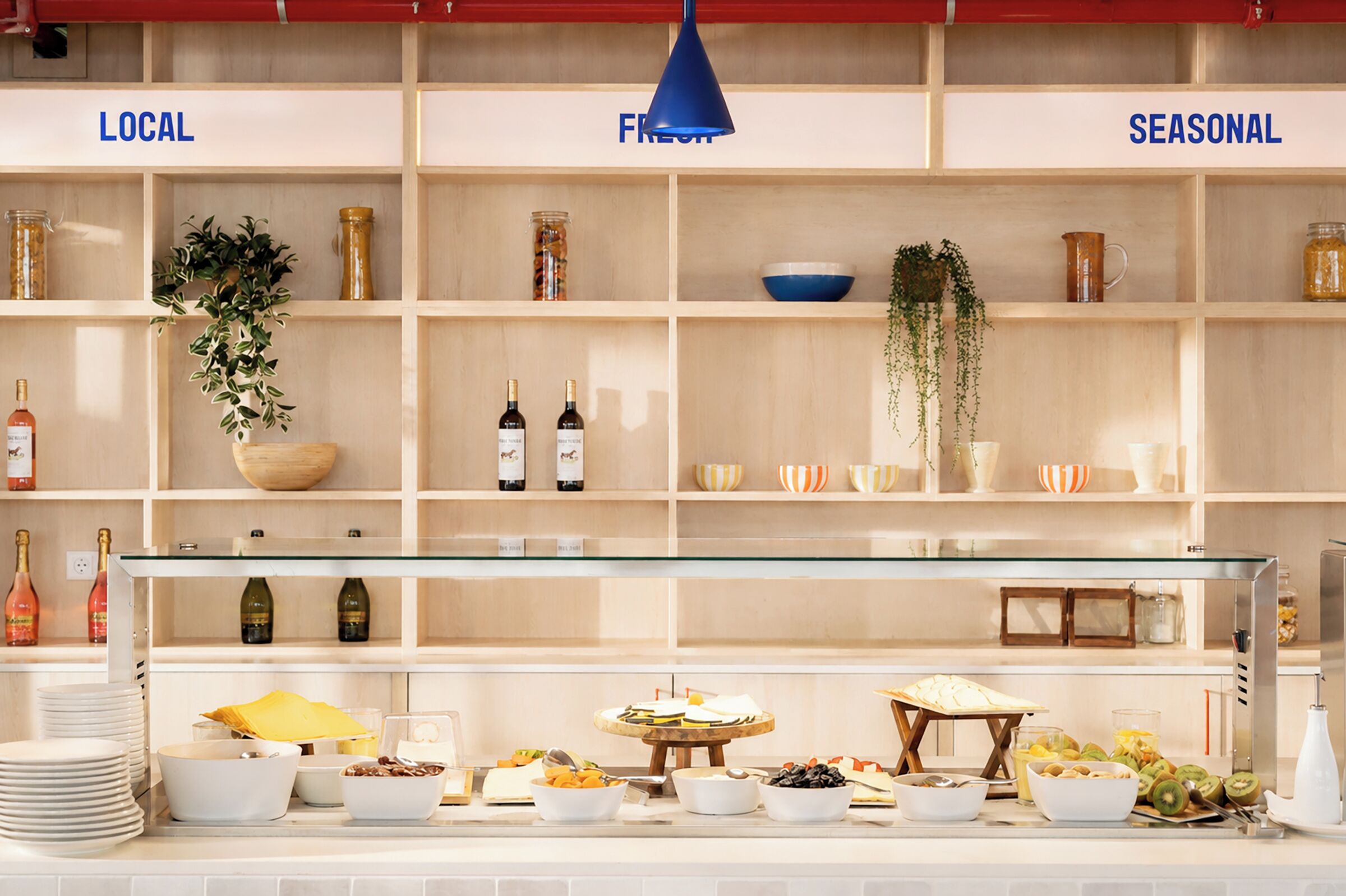 Café da manhã com buffet todos os dias mediante uma taxa