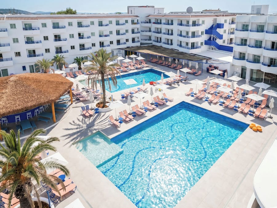2 piscinas externas, guarda-sóis, espreguiçadeiras